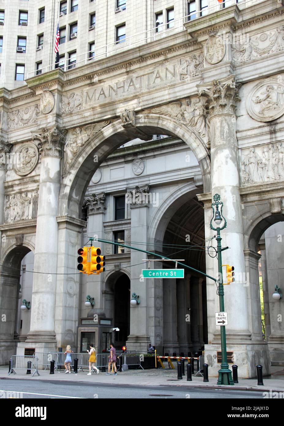 Dinkins Manhattan Municipal Building, the arch of the main entrance ...