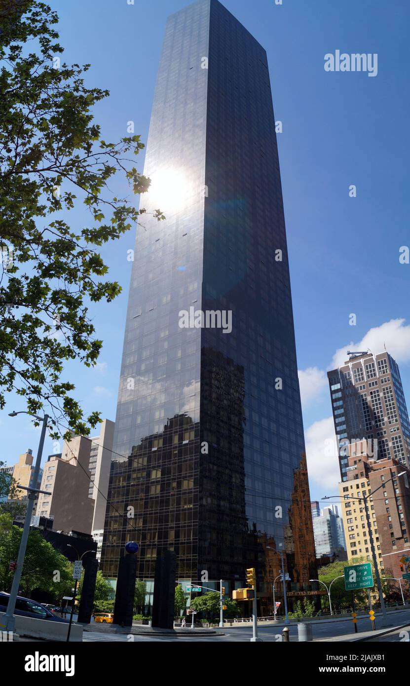 Trump World Tower at 845 United Nations Plaza on 1st Avenue, vertical ...