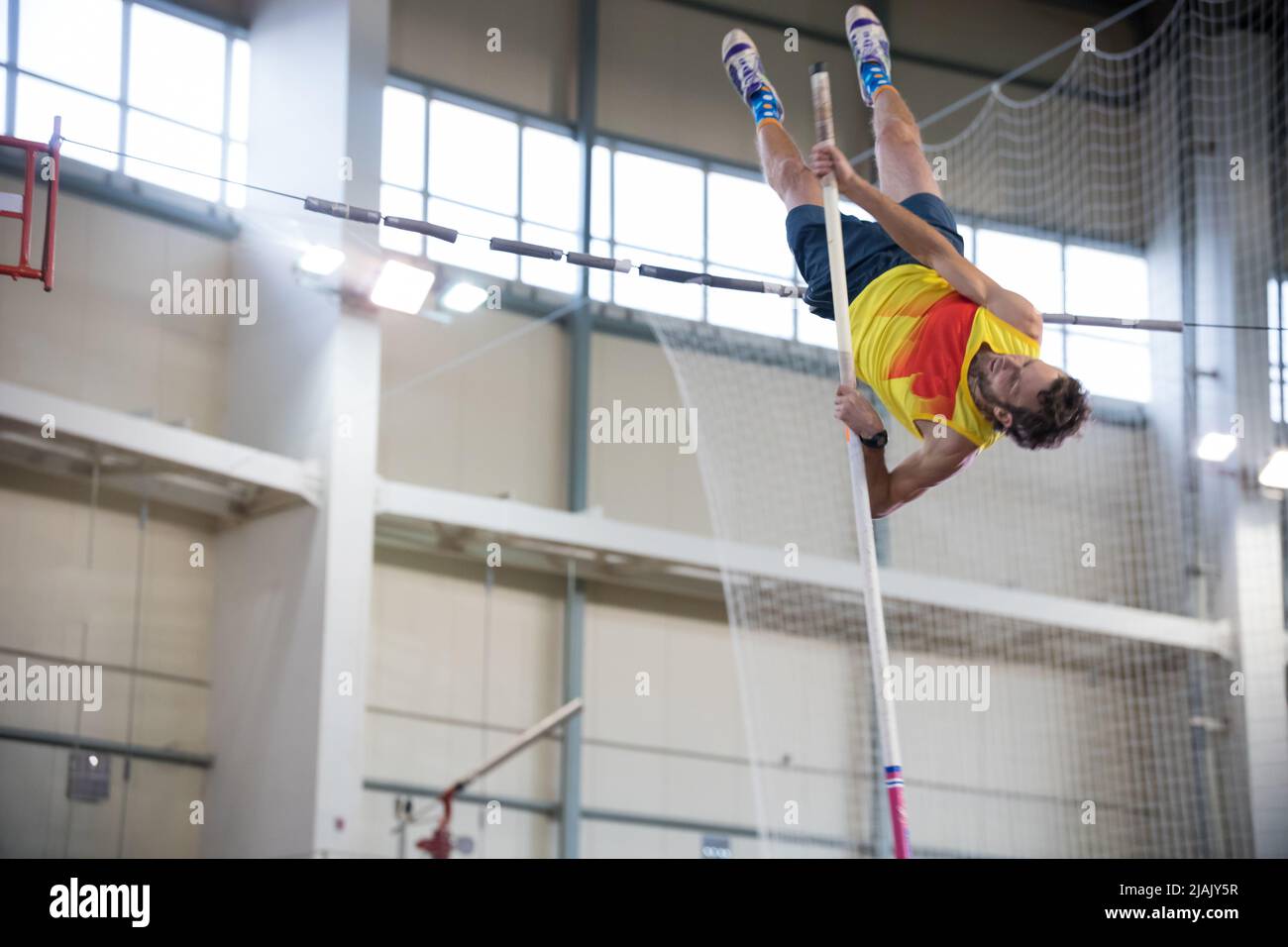 Man pole vaulting hi-res stock photography and images - Alamy