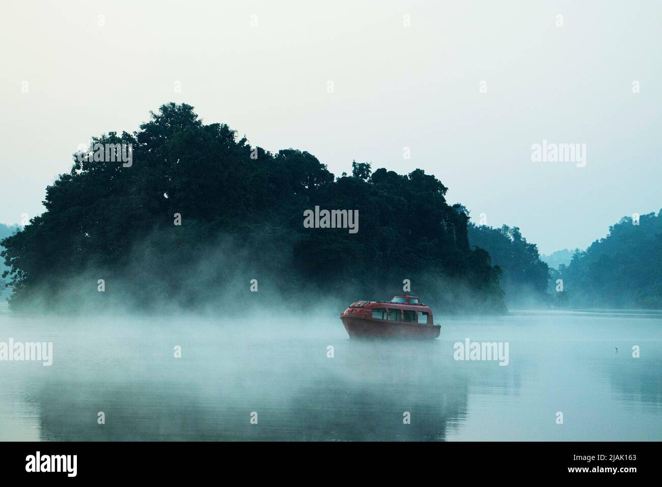 Mist boat lake hi-res stock photography and images - Alamy