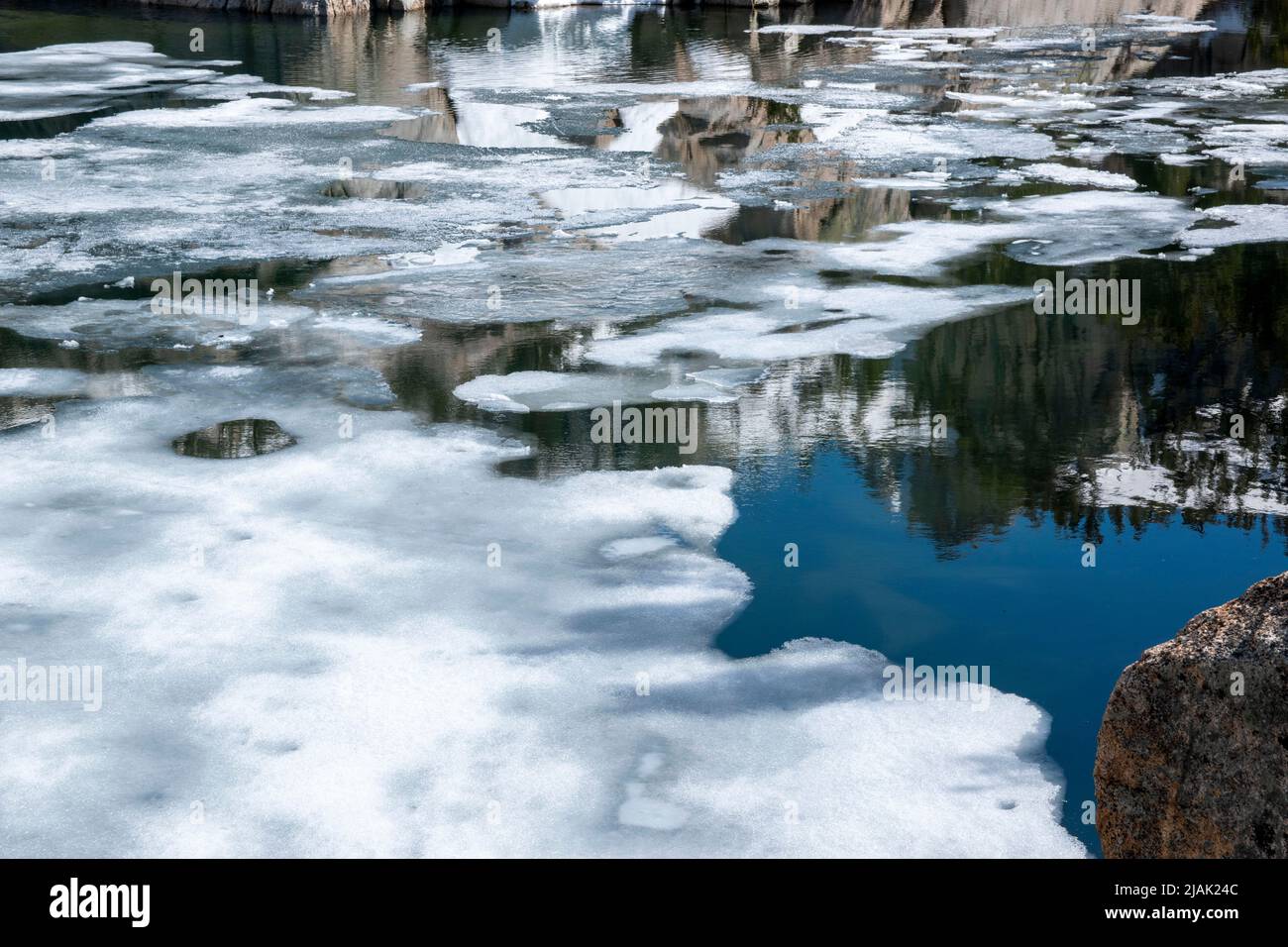 Donkey Lake is one of many alpine lakes in the Eastern Sierra of Inyo ...