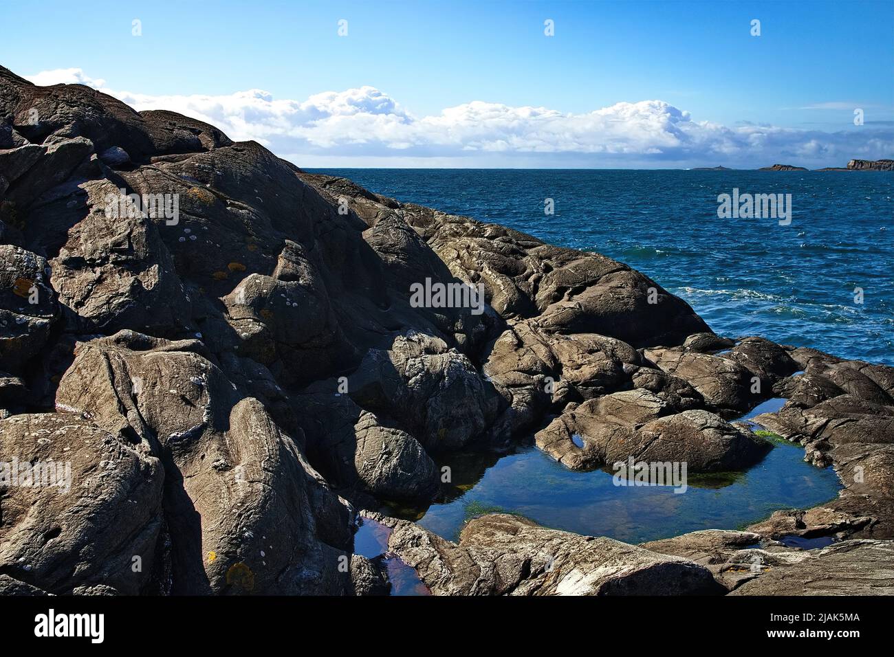 Blue ocean and black rocks hi-res stock photography and images - Alamy