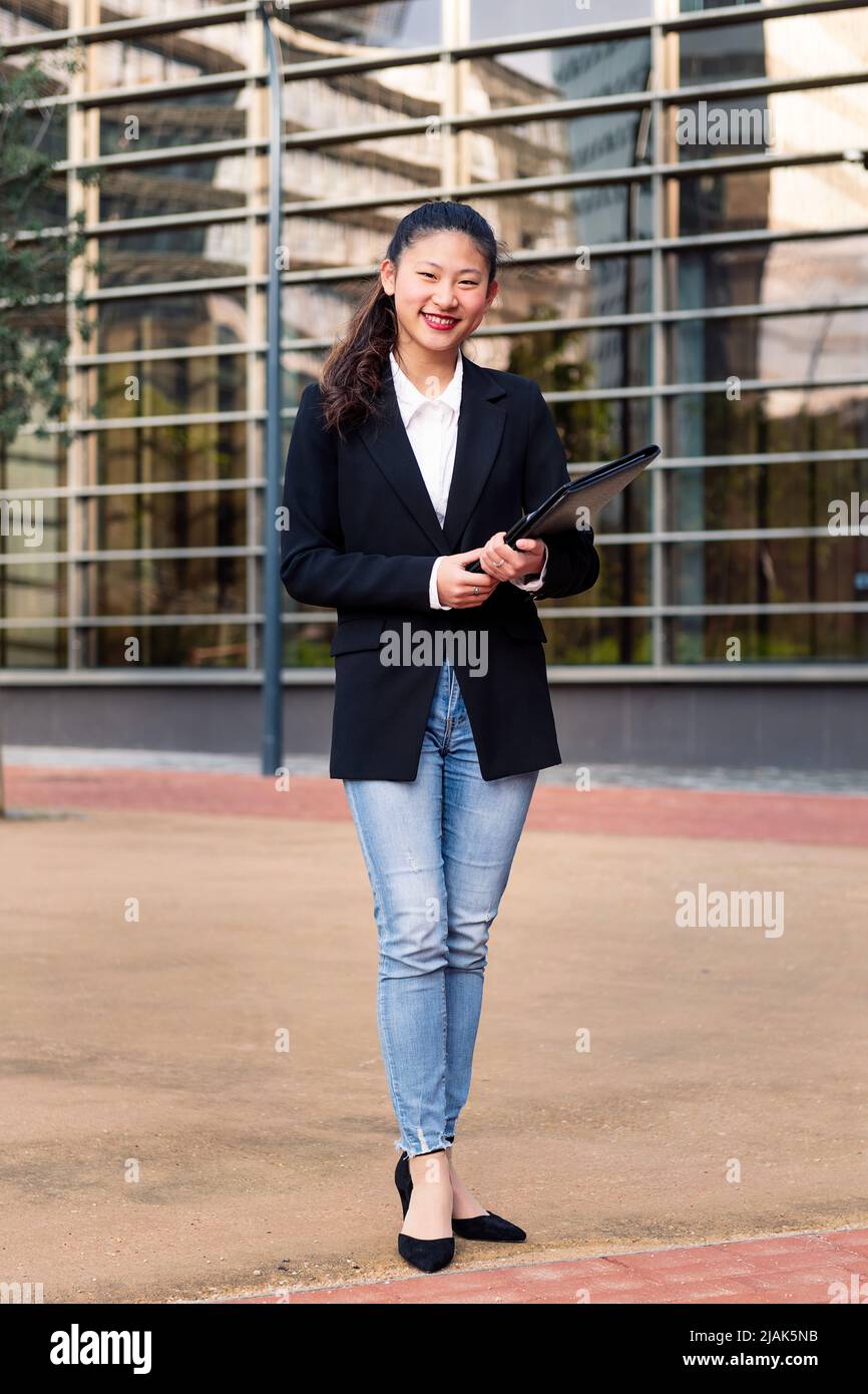 Asian chinese female financial manager hi-res stock photography and ...