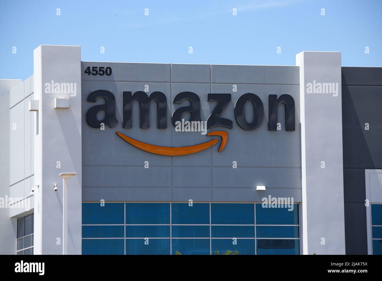Amazon fulfillment center 2022 hi-res stock photography and images - Alamy