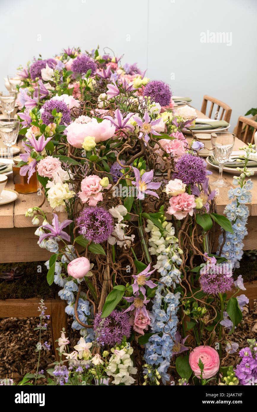 Floral table decoration Stock Photo - Alamy