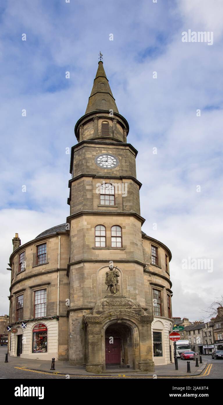 william wallace statue and clock tower in stirling scotland Stock Photo ...