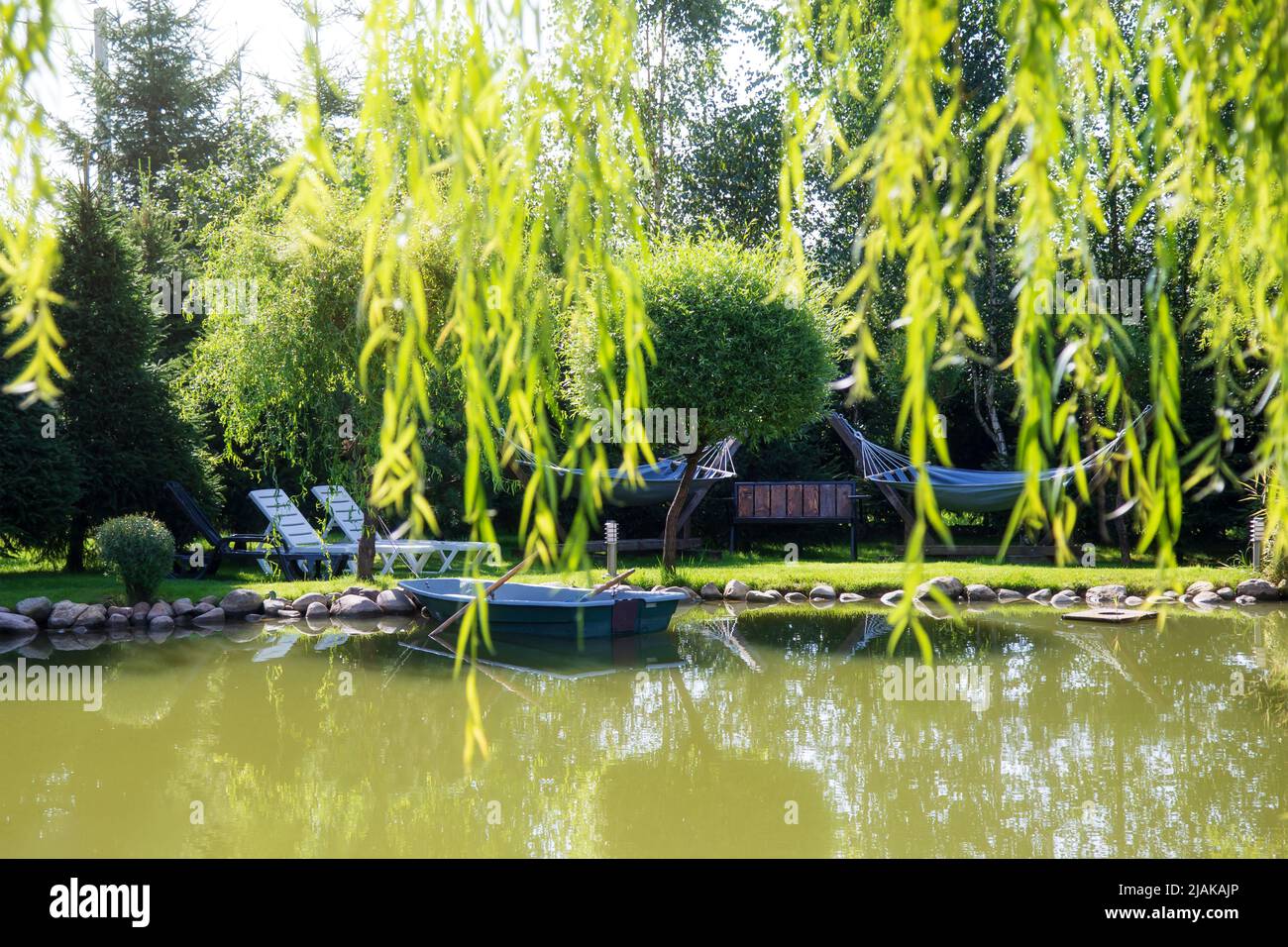 Small pond surrounded trees hi-res stock photography and images - Alamy