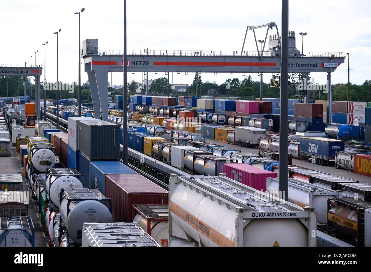 Hamburg, Germany. 30th May, 2022. Numerous containers, several freight ...