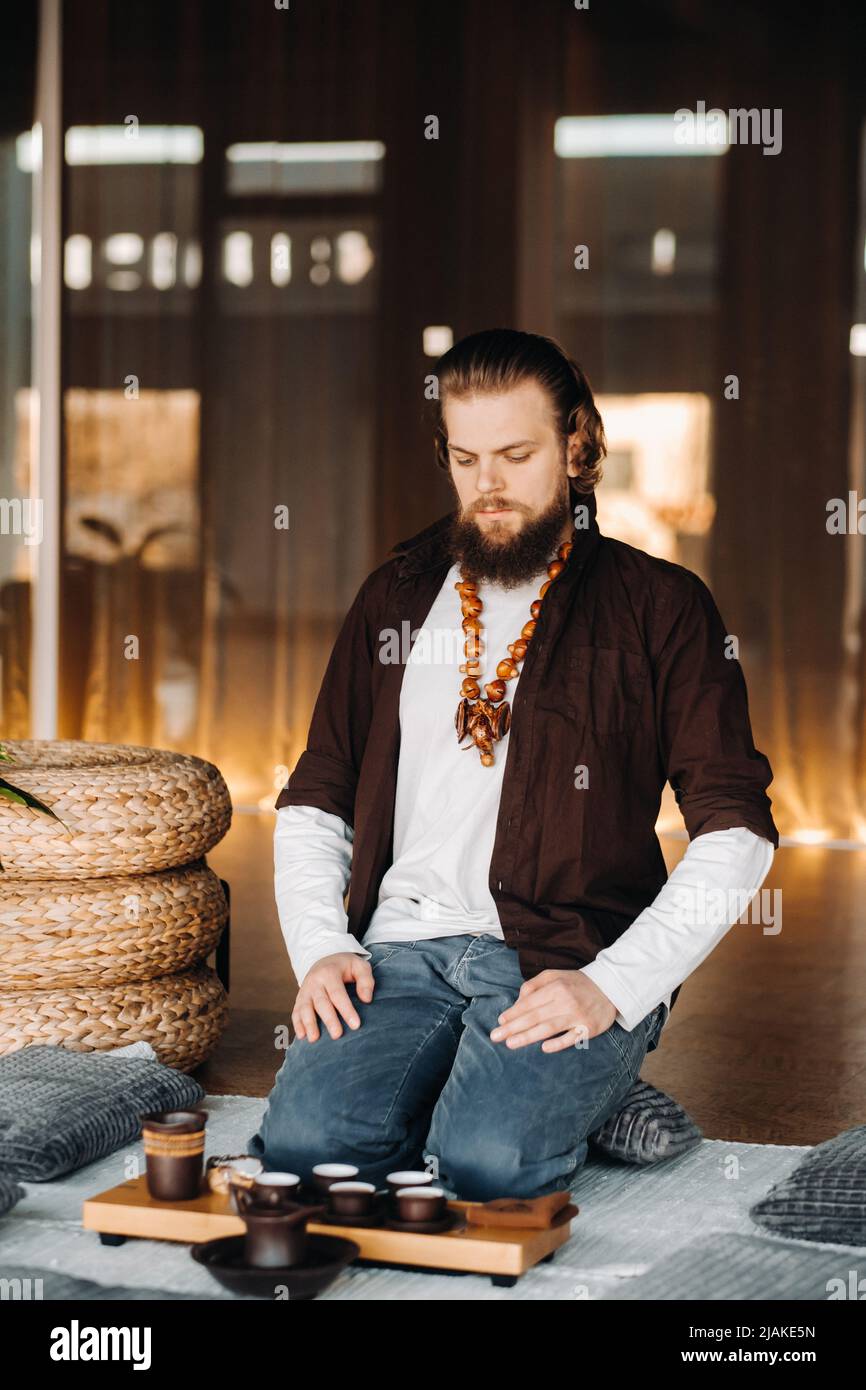 The tea master is preparing to hold a tea ceremony in the interior ...