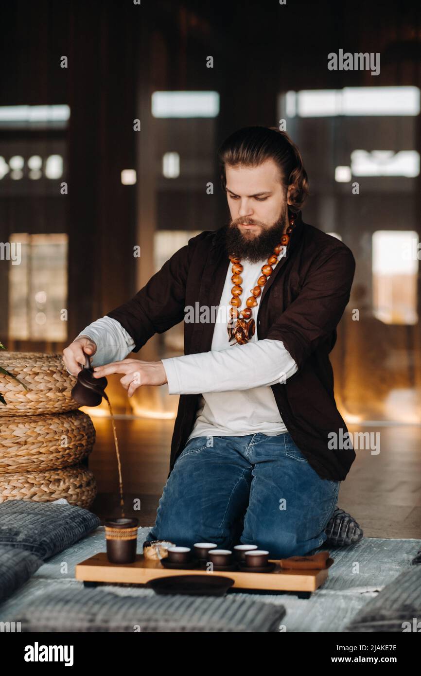 The tea master is preparing to hold a tea ceremony in the interior ...