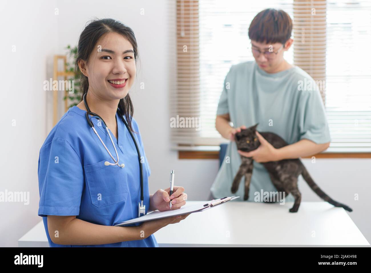 Pet care concept, Female veterinary is writing prescription on ...