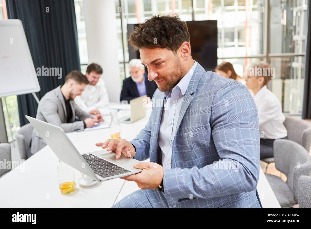 Manager research hi-res stock photography and images - Alamy