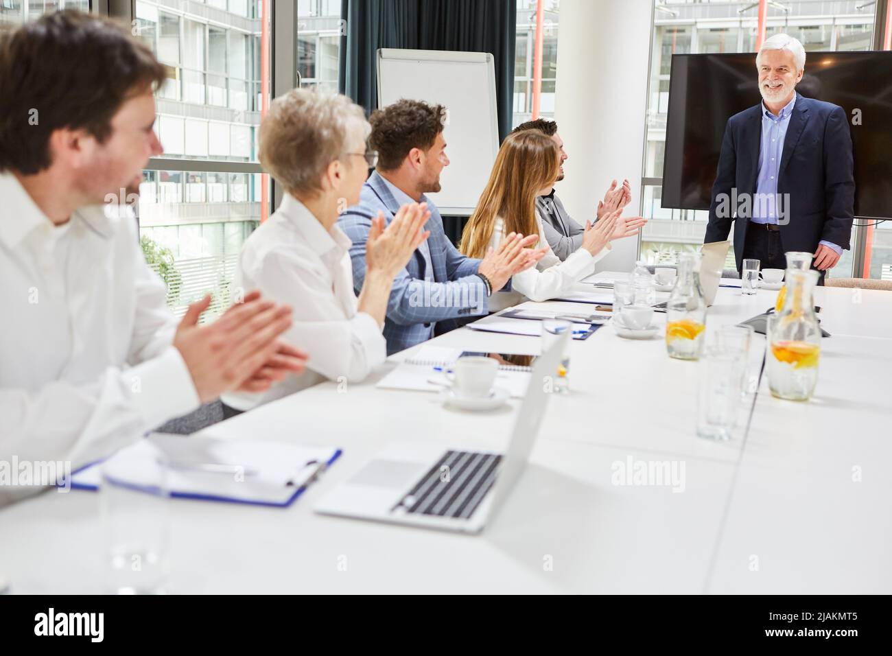 Applaud approval hi-res stock photography and images - Alamy