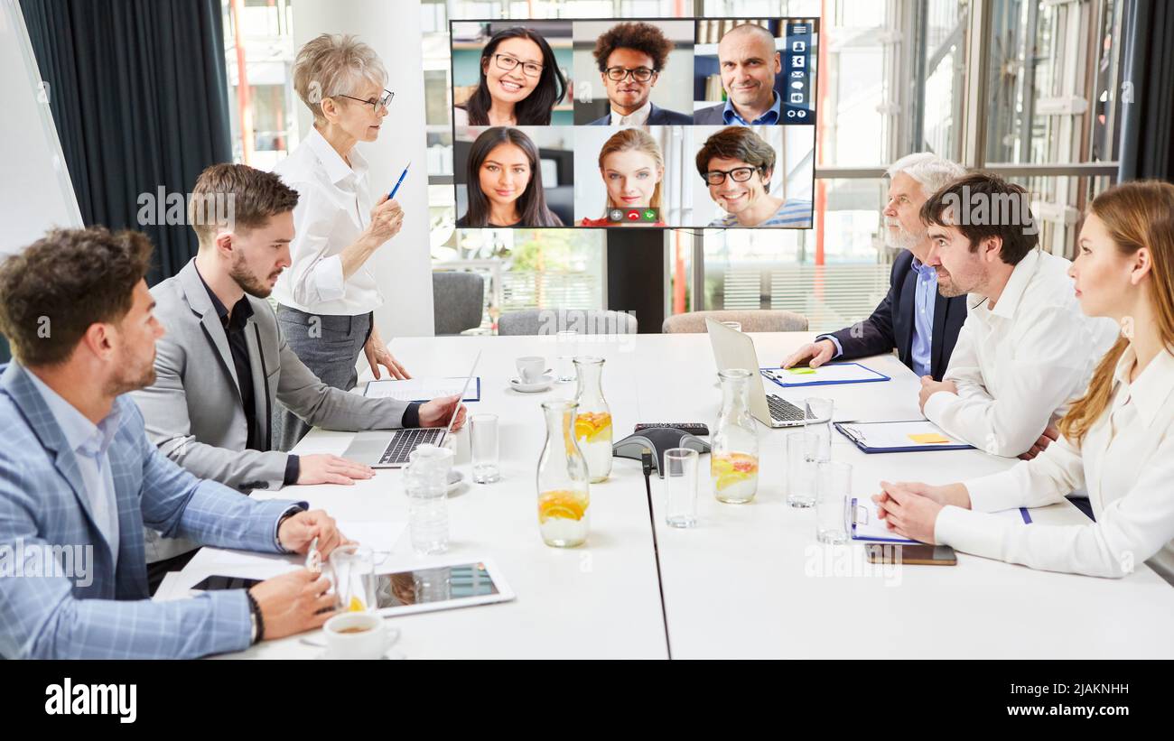 Zoom meeting screen people hi-res stock photography and images - Alamy