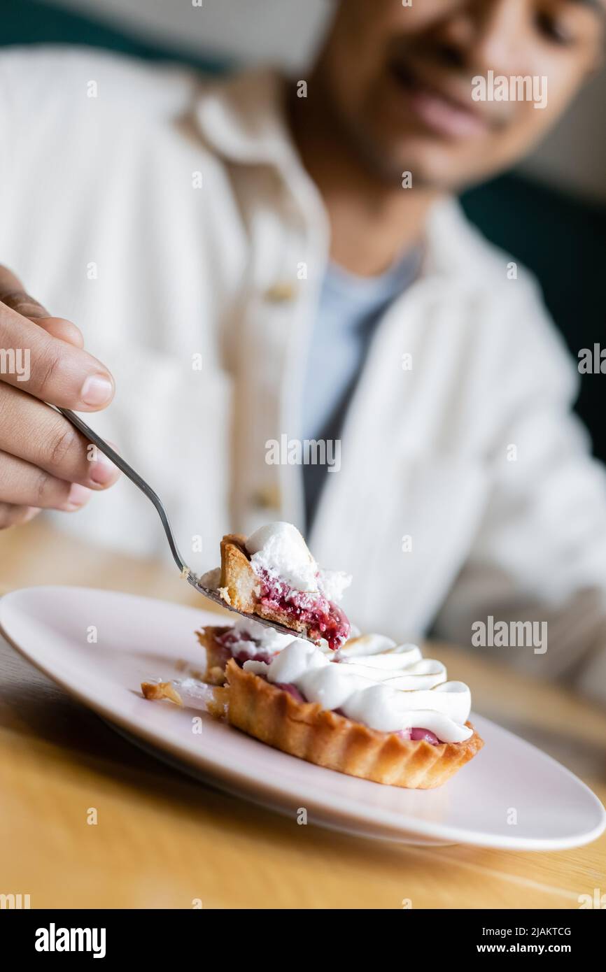 Man eating cake happy hi-res stock photography and images - Alamy