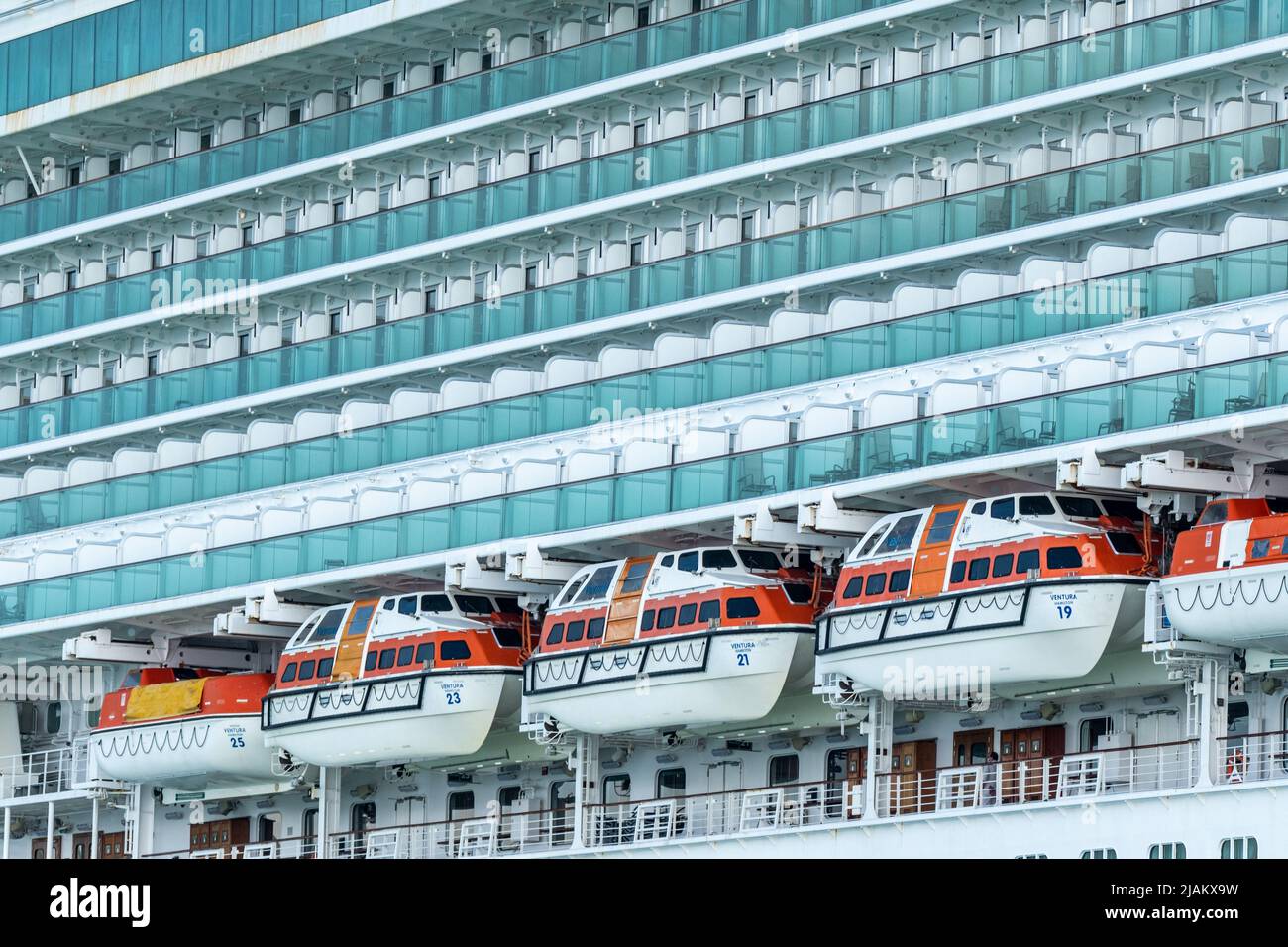 Life at sea cruises hi-res stock photography and images - Alamy