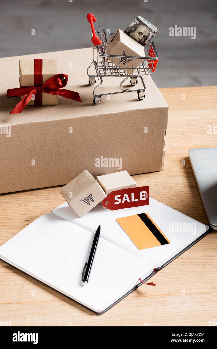 Dollar store toys hi-res stock photography and images - Alamy