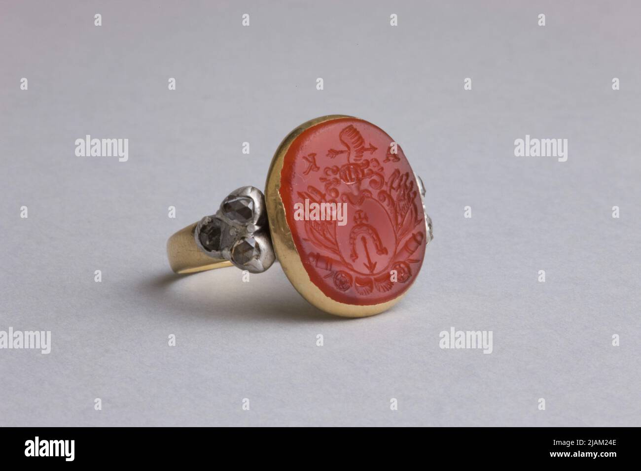 Sygnet ring hi-res stock photography and images - Alamy