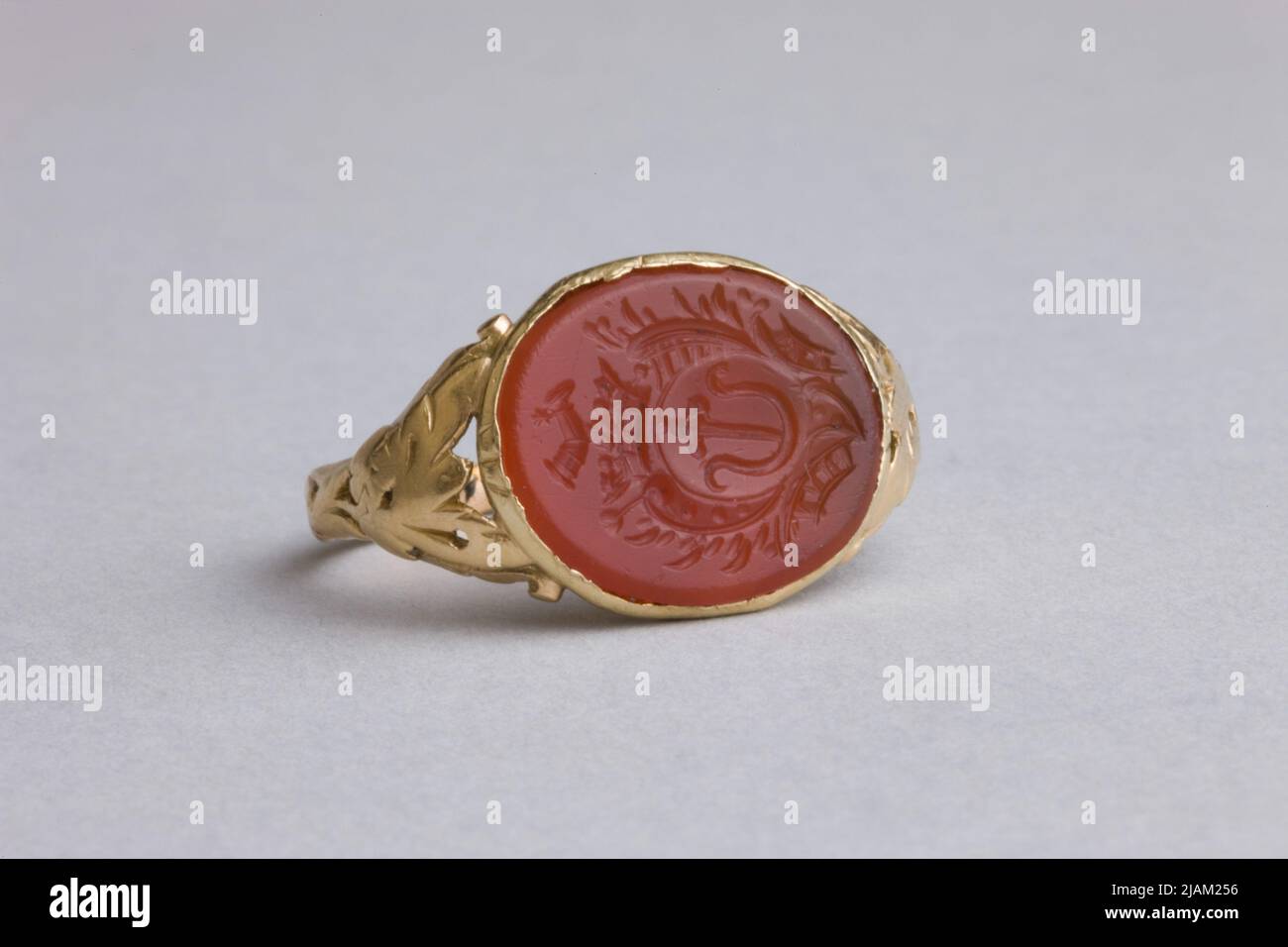 Sygnet ring hi-res stock photography and images - Alamy