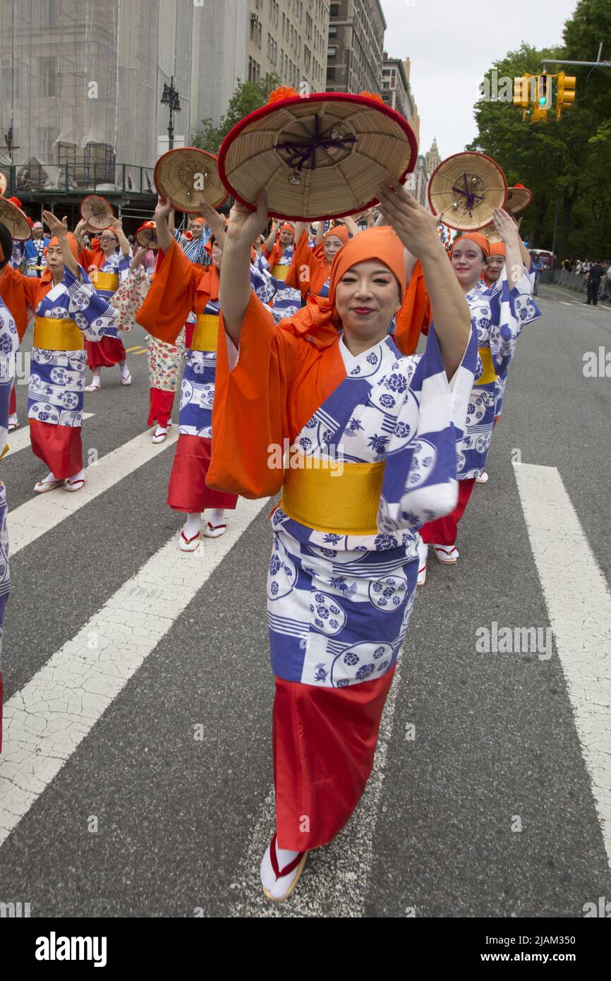 Japanese folk dancers perform at the first ever Japan Day Parade on ...