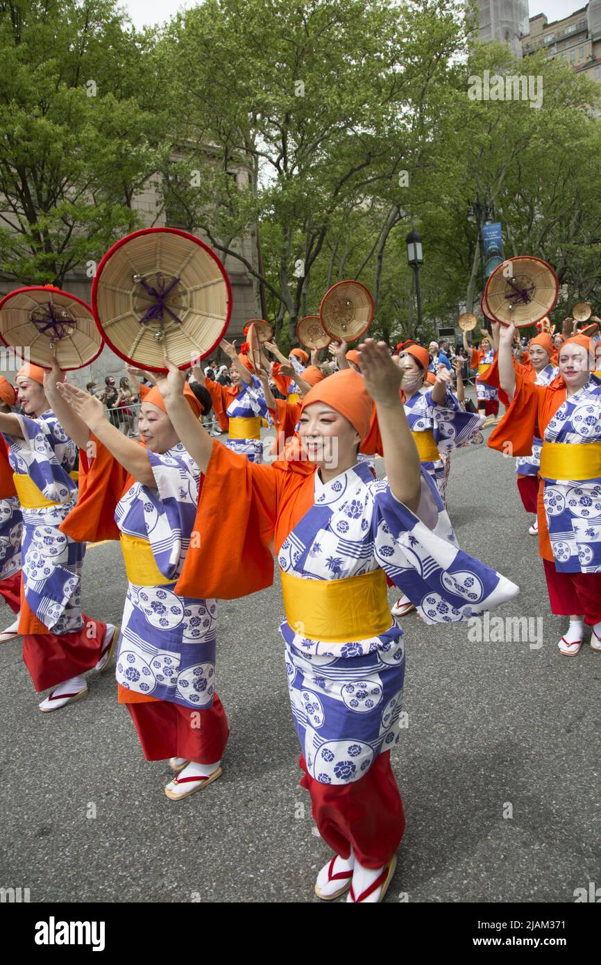 Japanese folk dancers perform at the first ever Japan Day Parade on ...