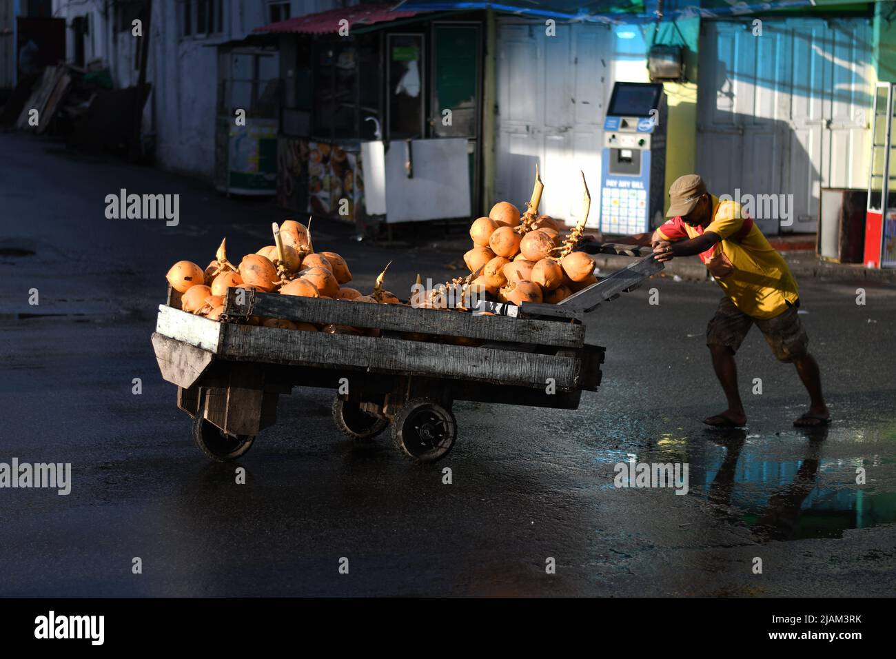 Coconut cart hi-res stock photography and images - Alamy
