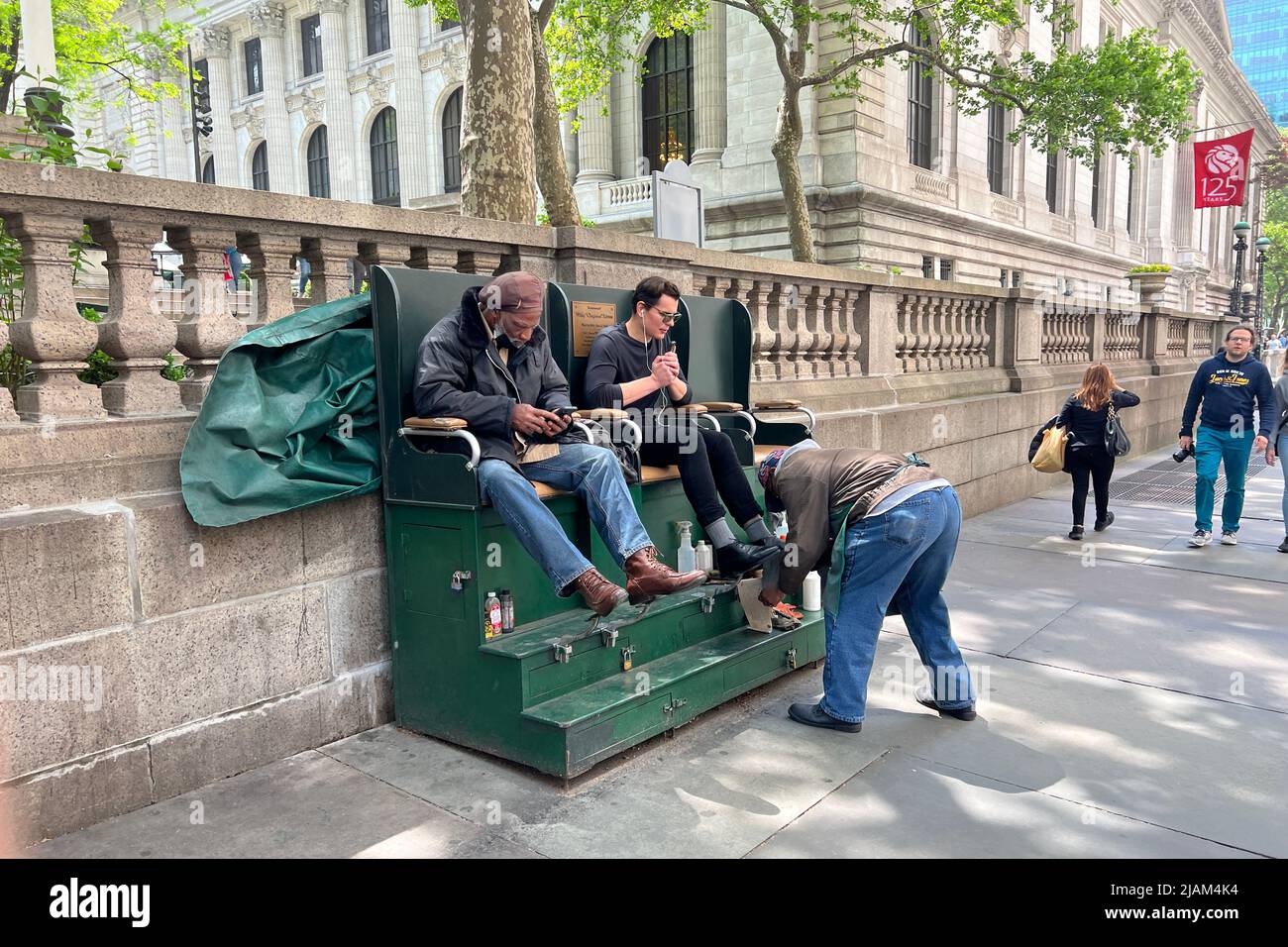 Shoeshine stand on 42nd Stgreet at 5th Avenue outside the New York ...