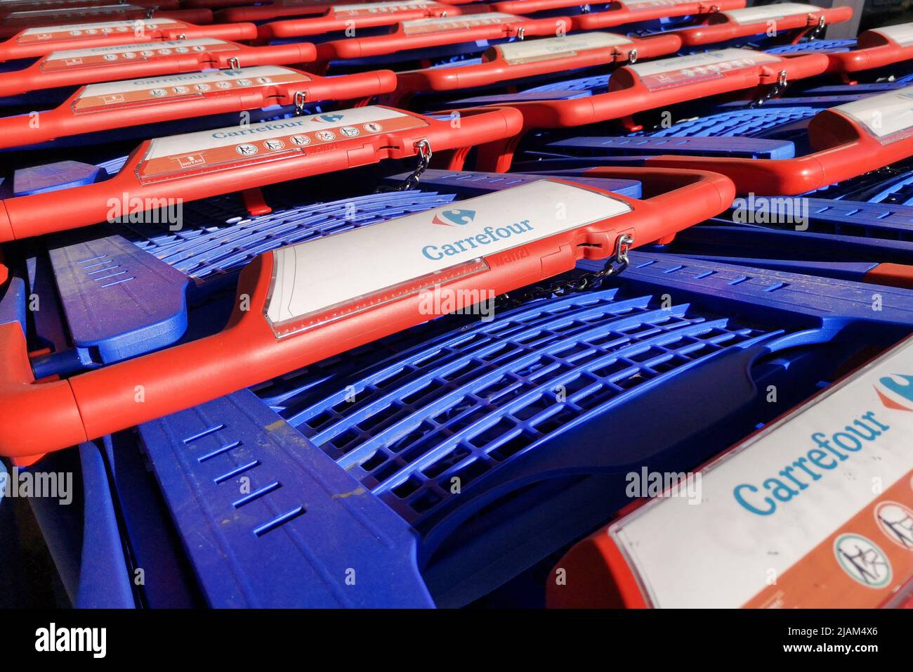 Carrefour supermarket trolleys hi-res stock photography and images - Alamy