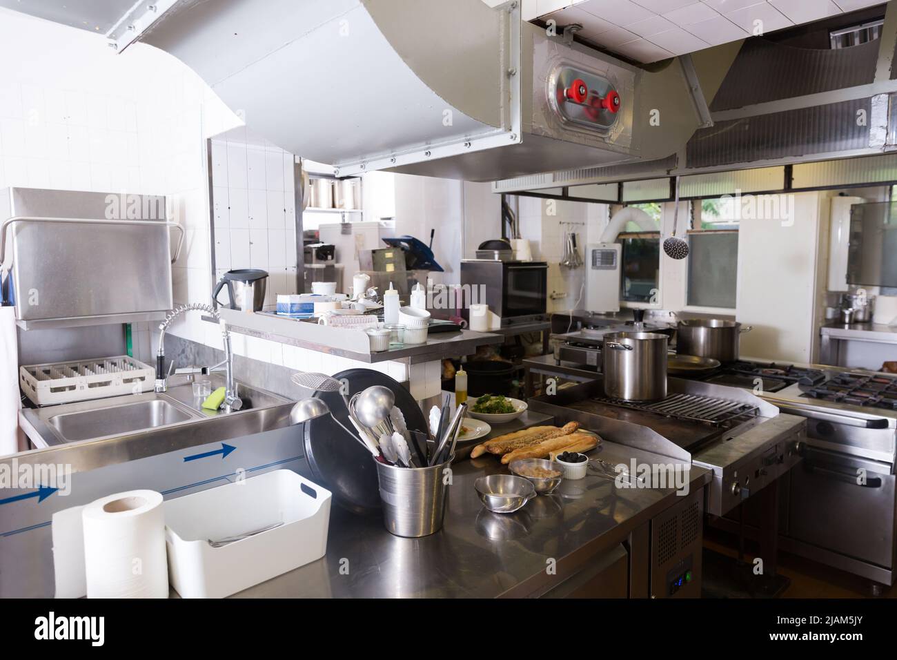 Kitchen in restaurant Stock Photo - Alamy