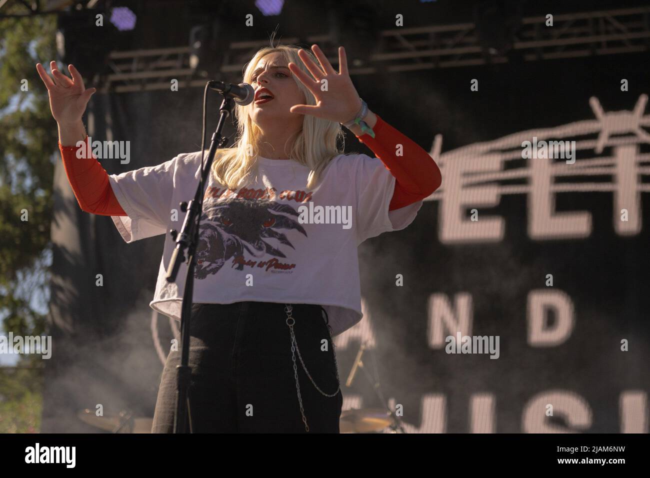 Eliza Klatt of Eliza and the Delusionals performs during the 2022 ...