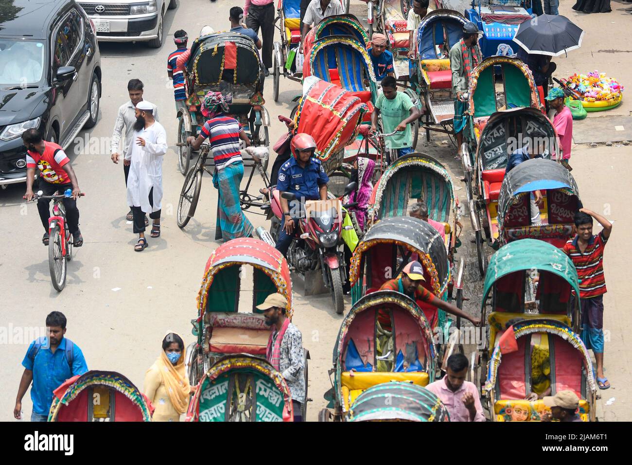 Rickshaws pullers hi-res stock photography and images - Alamy