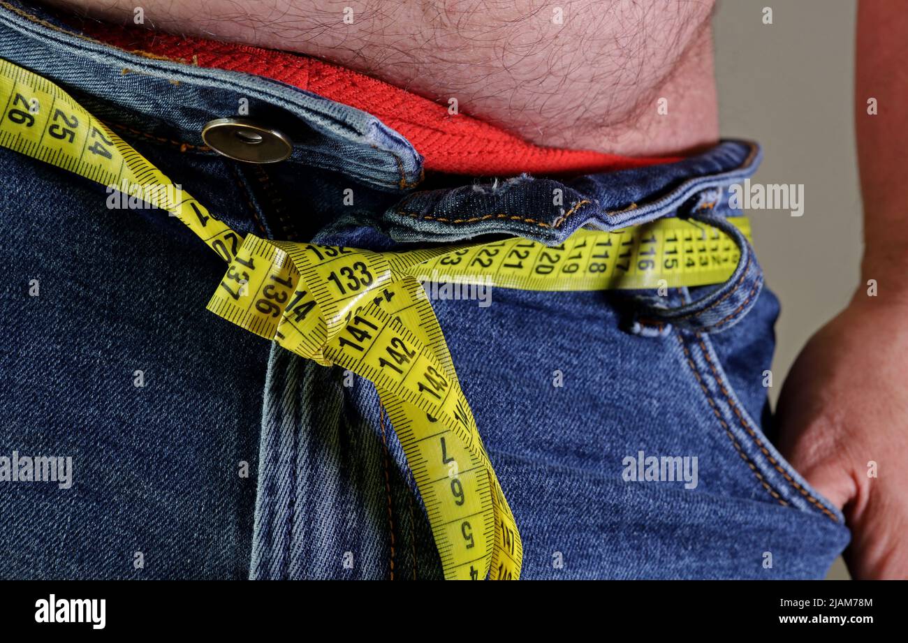 a man measuring the waist Stock Photo - Alamy