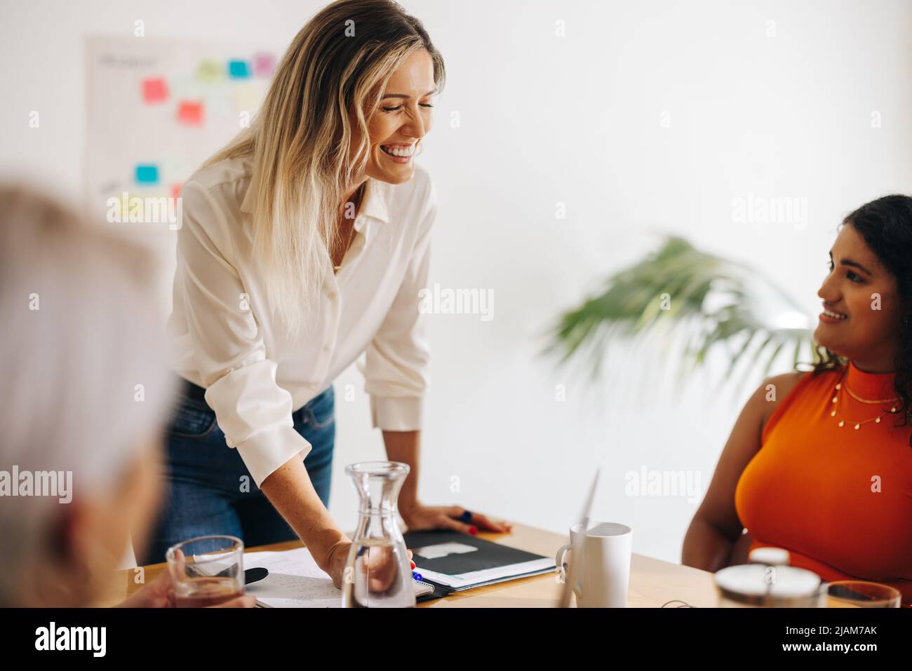 Cheerful team hi-res stock photography and images - Alamy