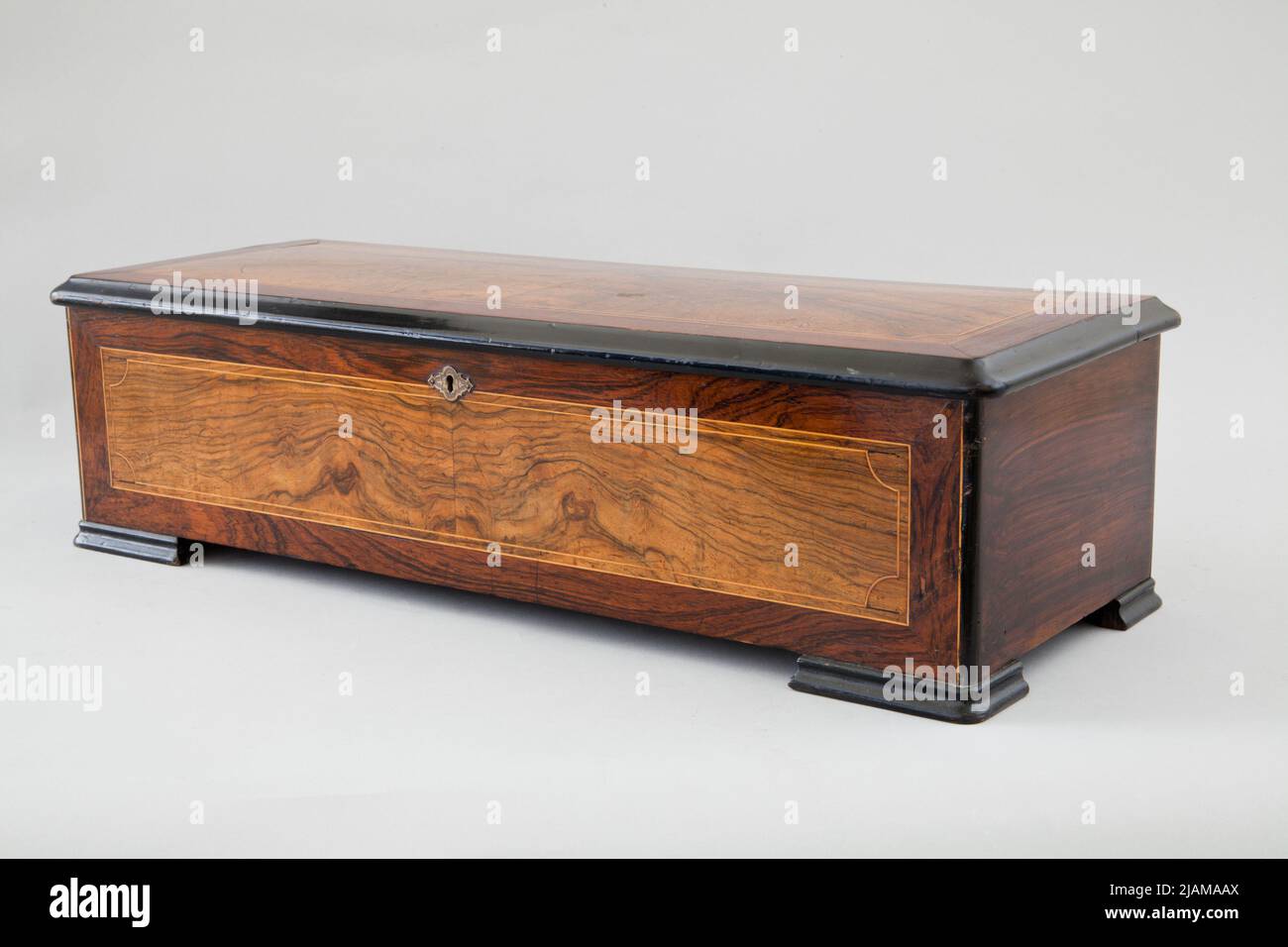 Music box mechanical device hi-res stock photography and images - Alamy