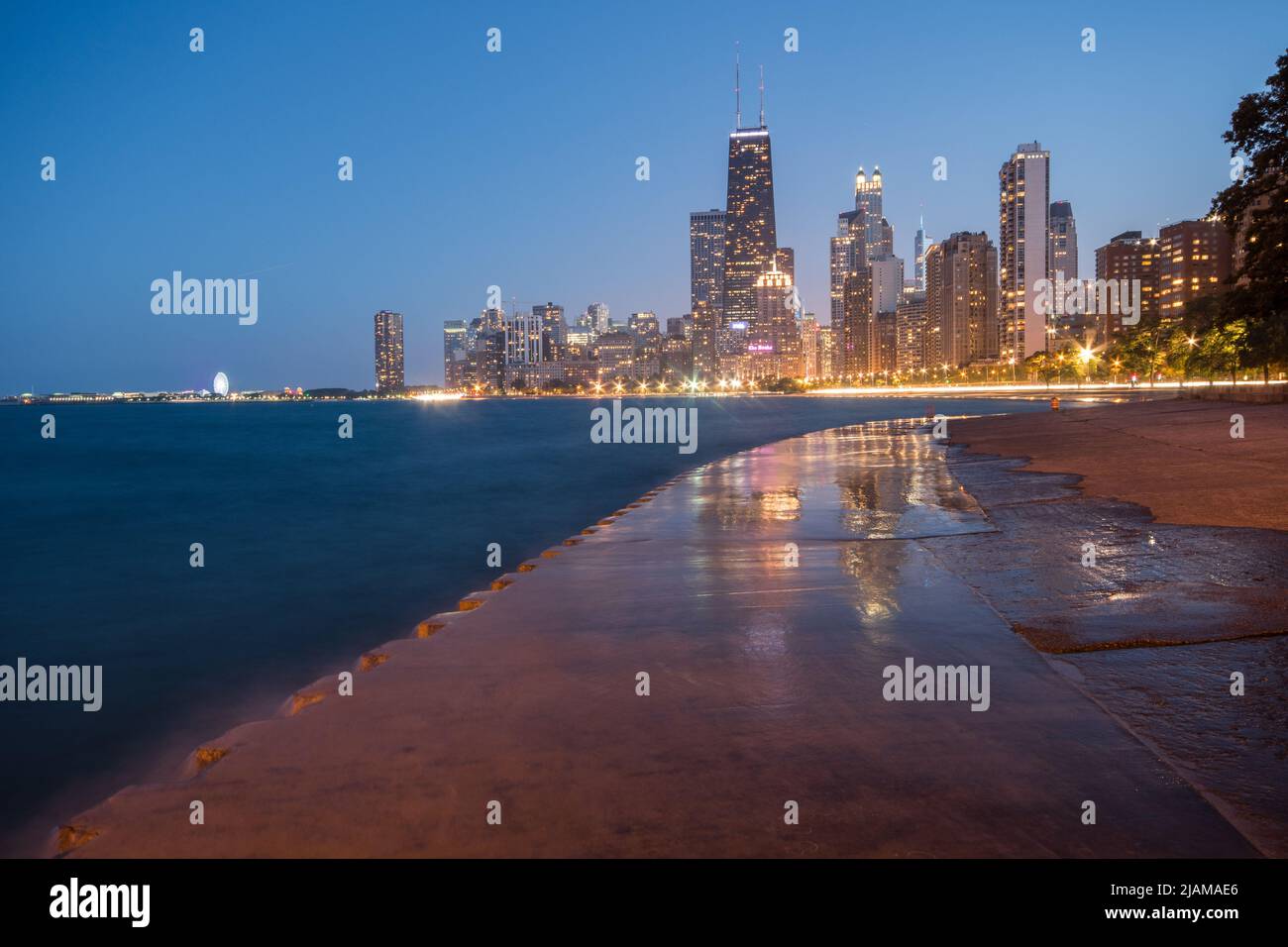 Chicago by night Stock Photo - Alamy