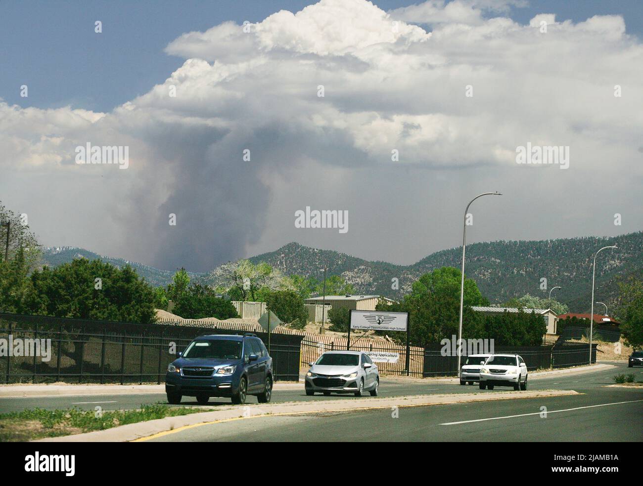 Smoke from the Calf Canyon/Hermits Peak forest fire looms over Santa Fe ...