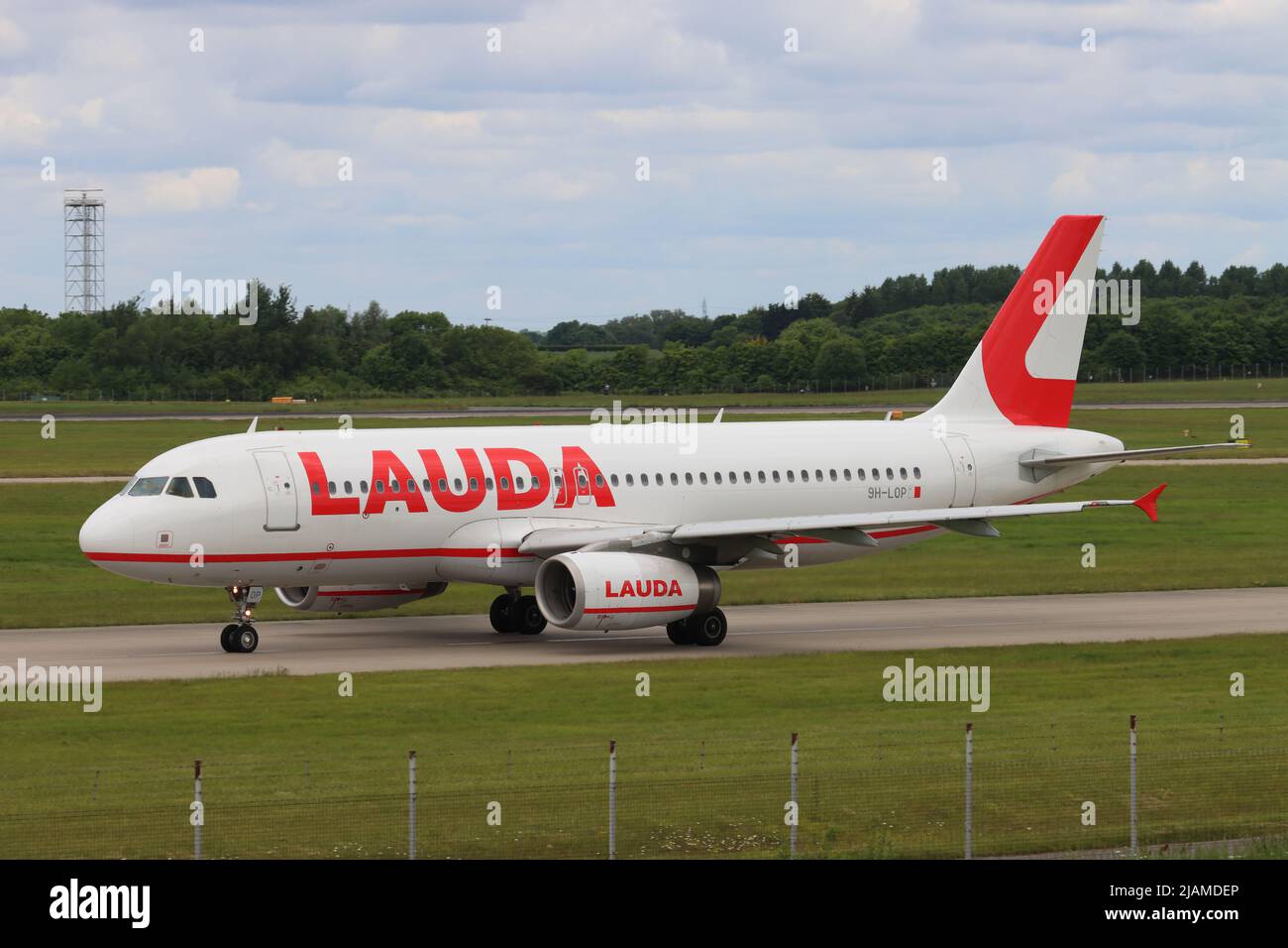 Lauda europe plane hi-res stock photography and images - Alamy