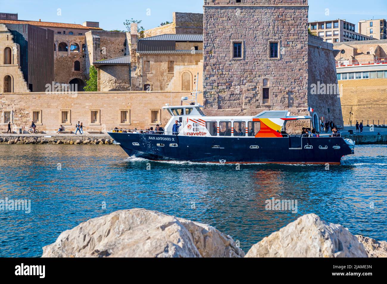 LE VIEUX PORT ET LE FORT ST JEAN Stock Photo - Alamy