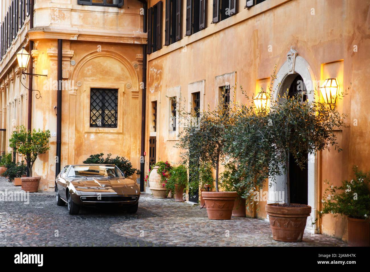 Luxury villa car hi-res stock photography and images - Alamy