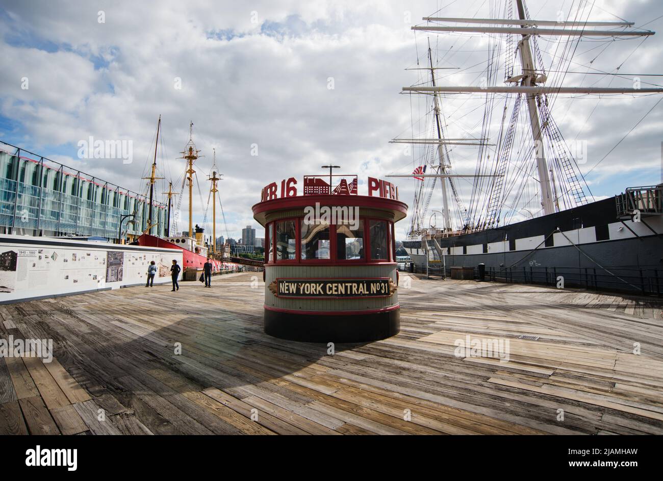 Tall ship new york city hi-res stock photography and images - Alamy