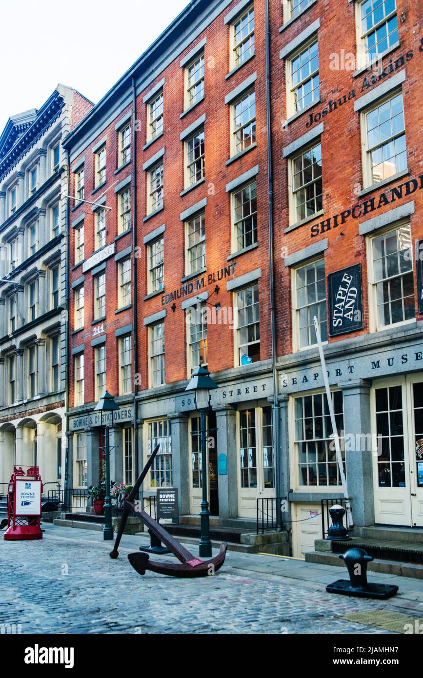 Entrance museum city new hi-res stock photography and images - Alamy