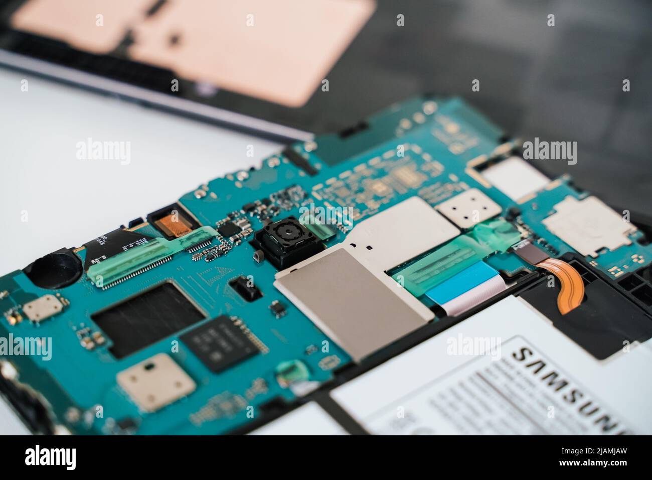Fixing tablet hi-res stock photography and images - Alamy