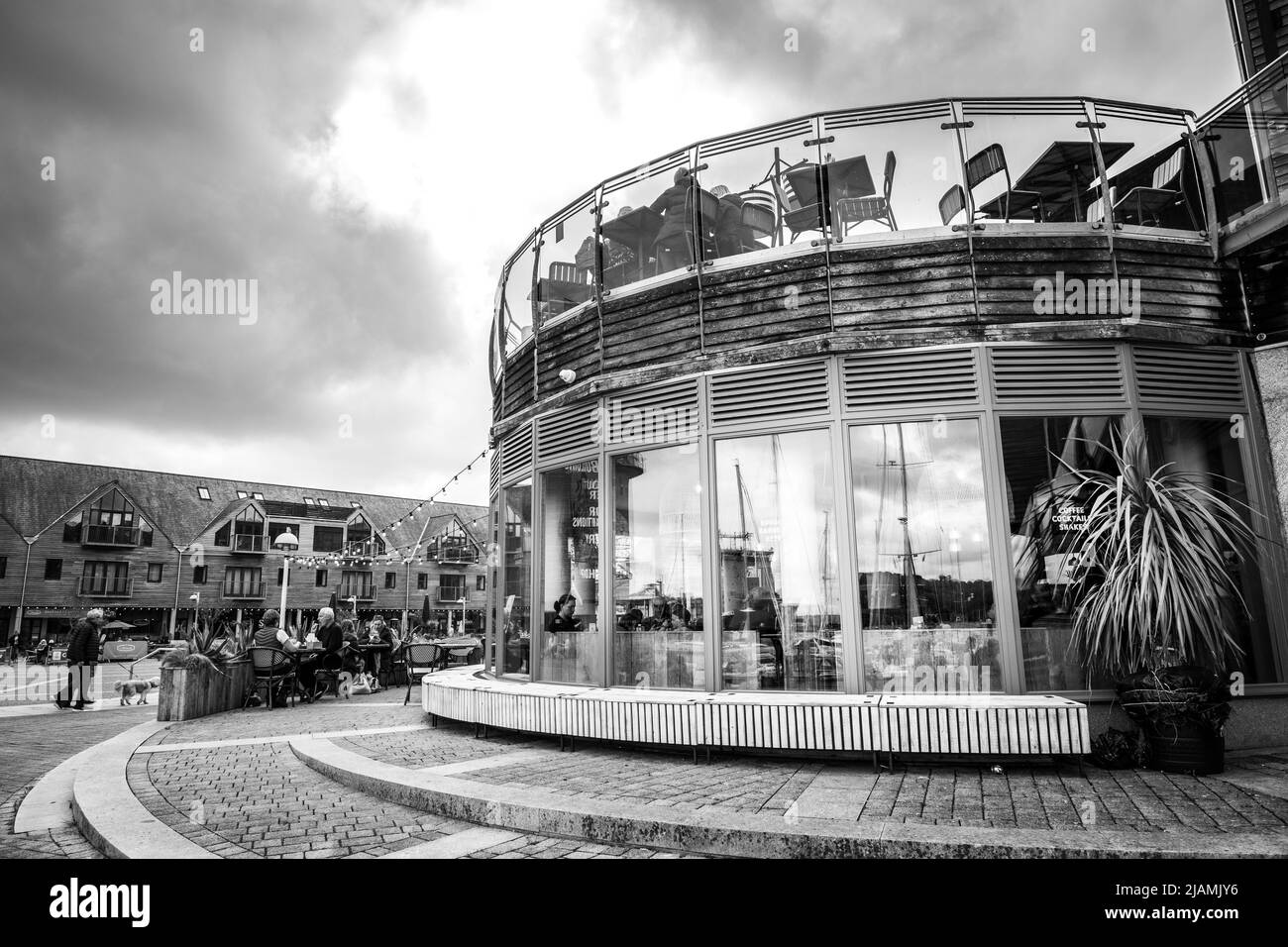 Curved architecture hi-res stock photography and images - Alamy
