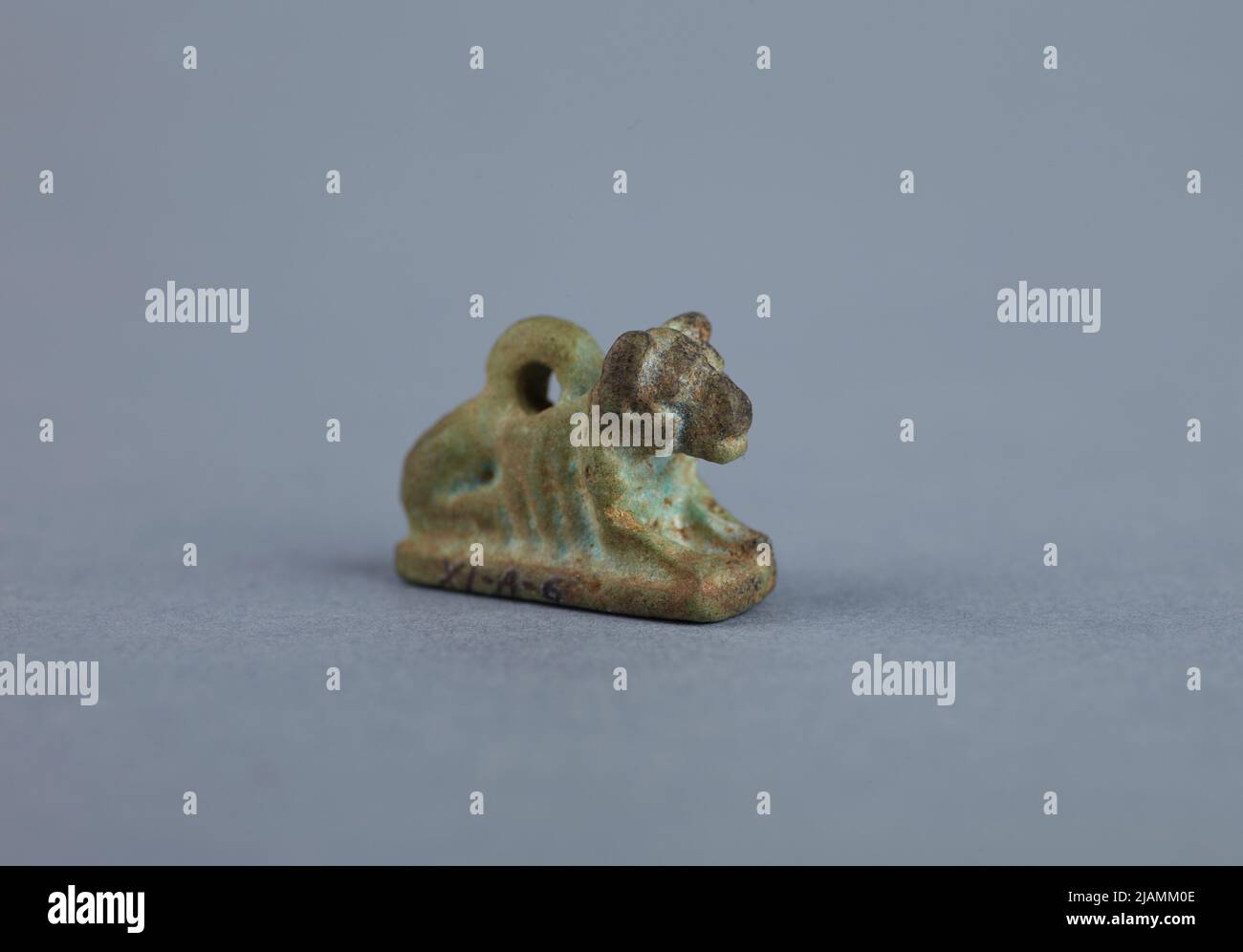 Artifact piece lion hi-res stock photography and images - Alamy