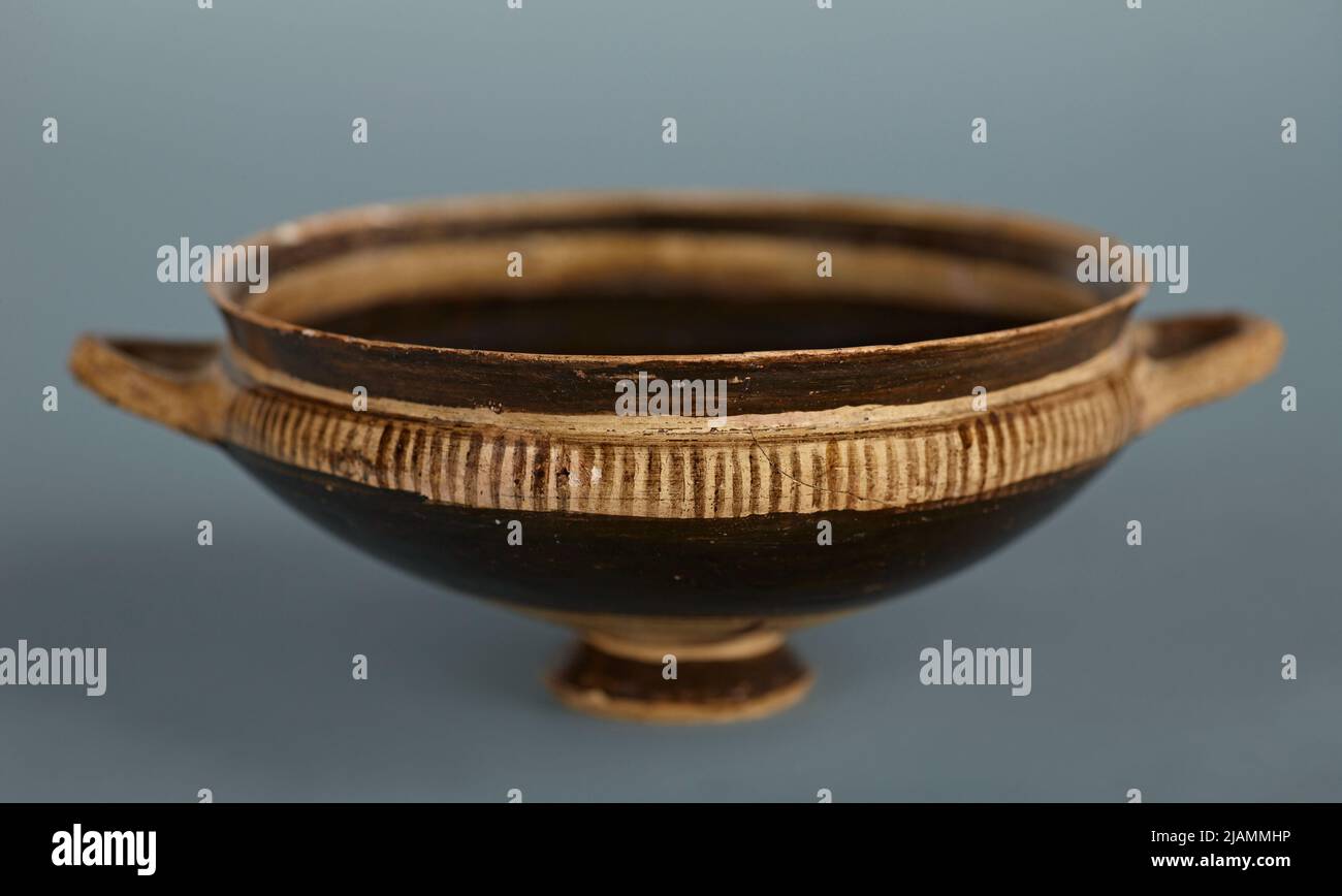 Corinthian cup hi-res stock photography and images - Alamy