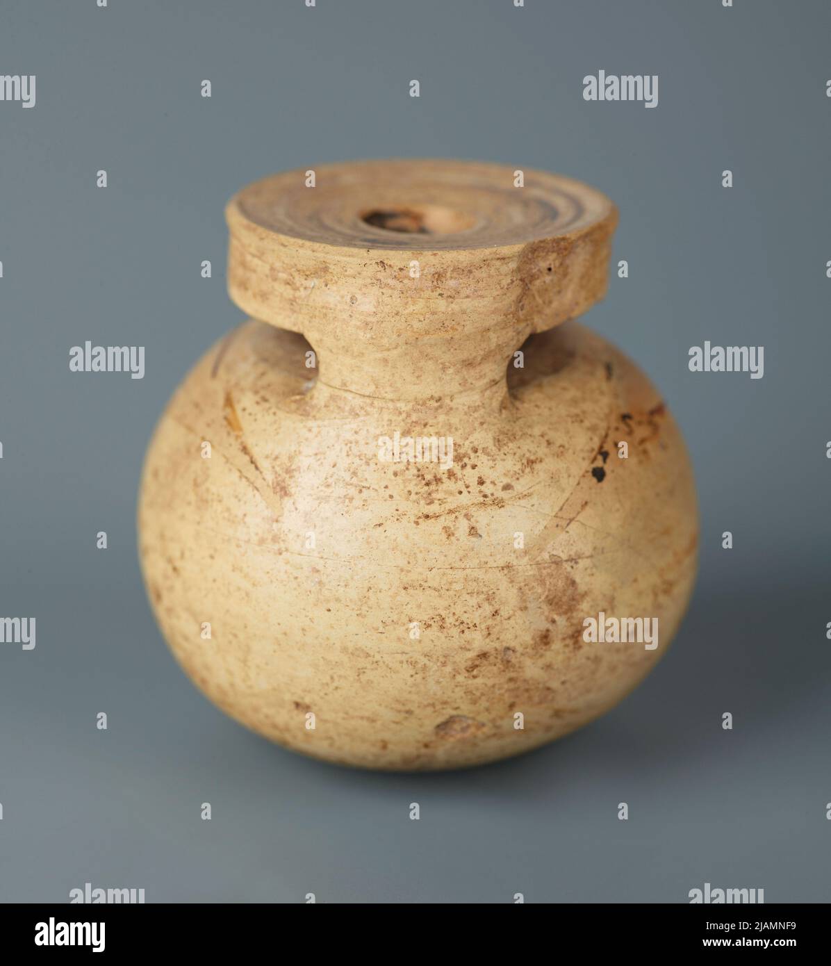 Archaic aryballos hi-res stock photography and images - Alamy