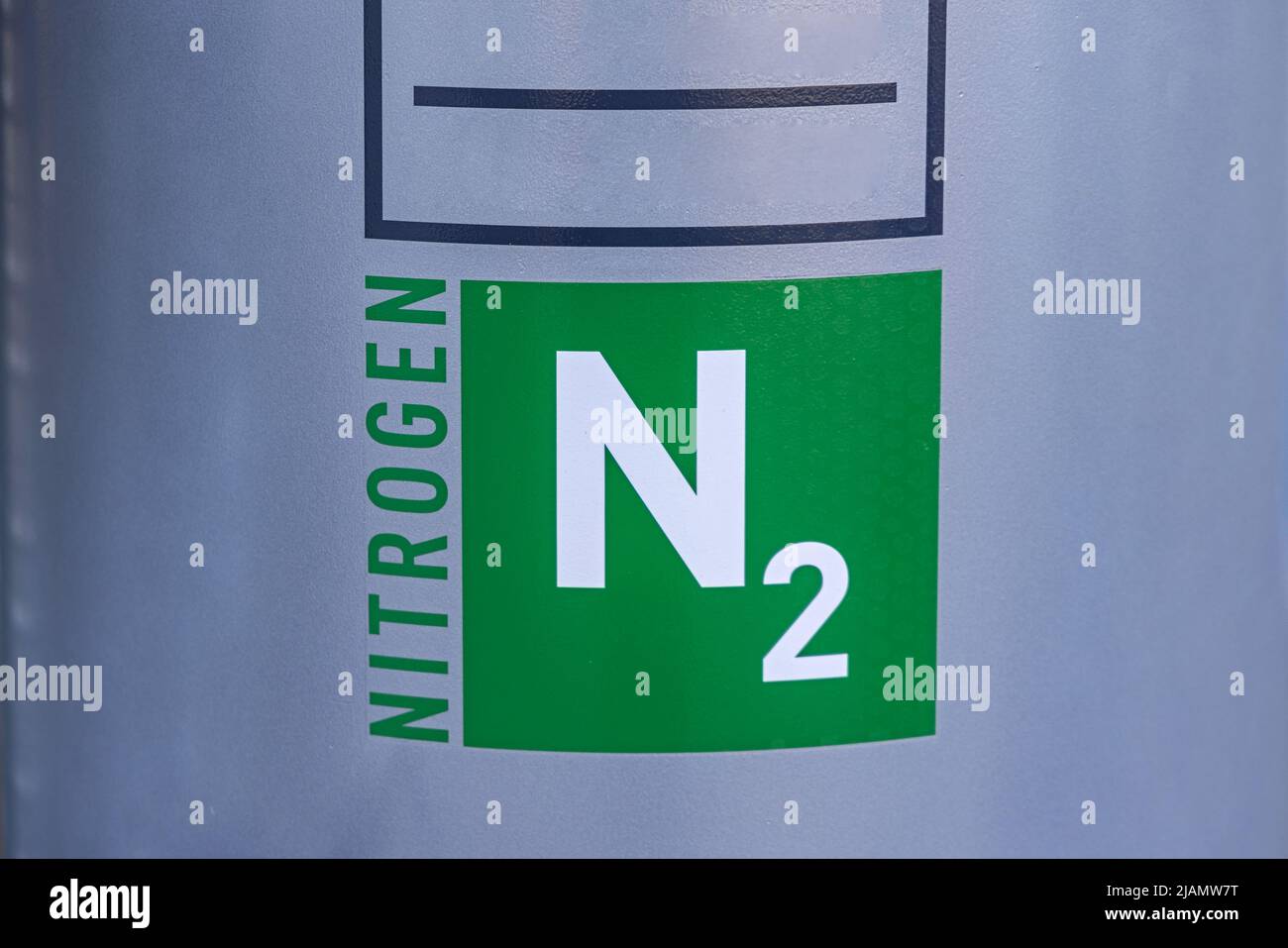 Green Sign Nitrogen Gas Element at Reservoir Tank Stock Photo - Alamy