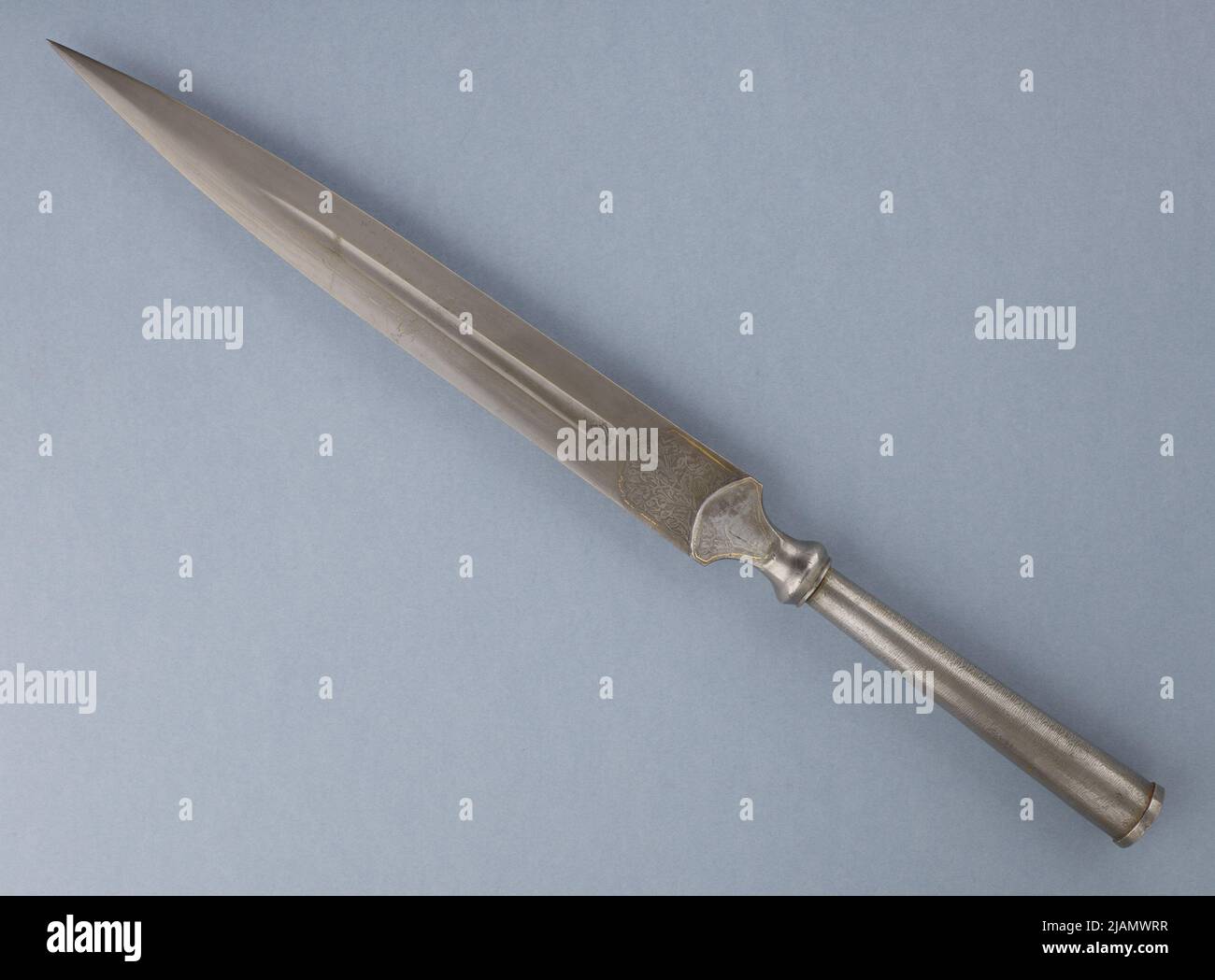 Iron Persian crossbow heads Stock Photo - Alamy