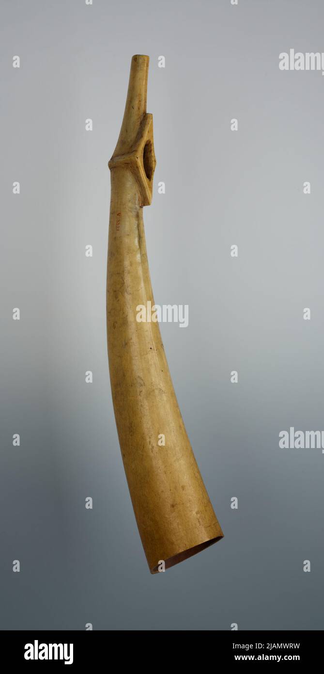 Ivory hunting horn hi-res stock photography and images - Alamy