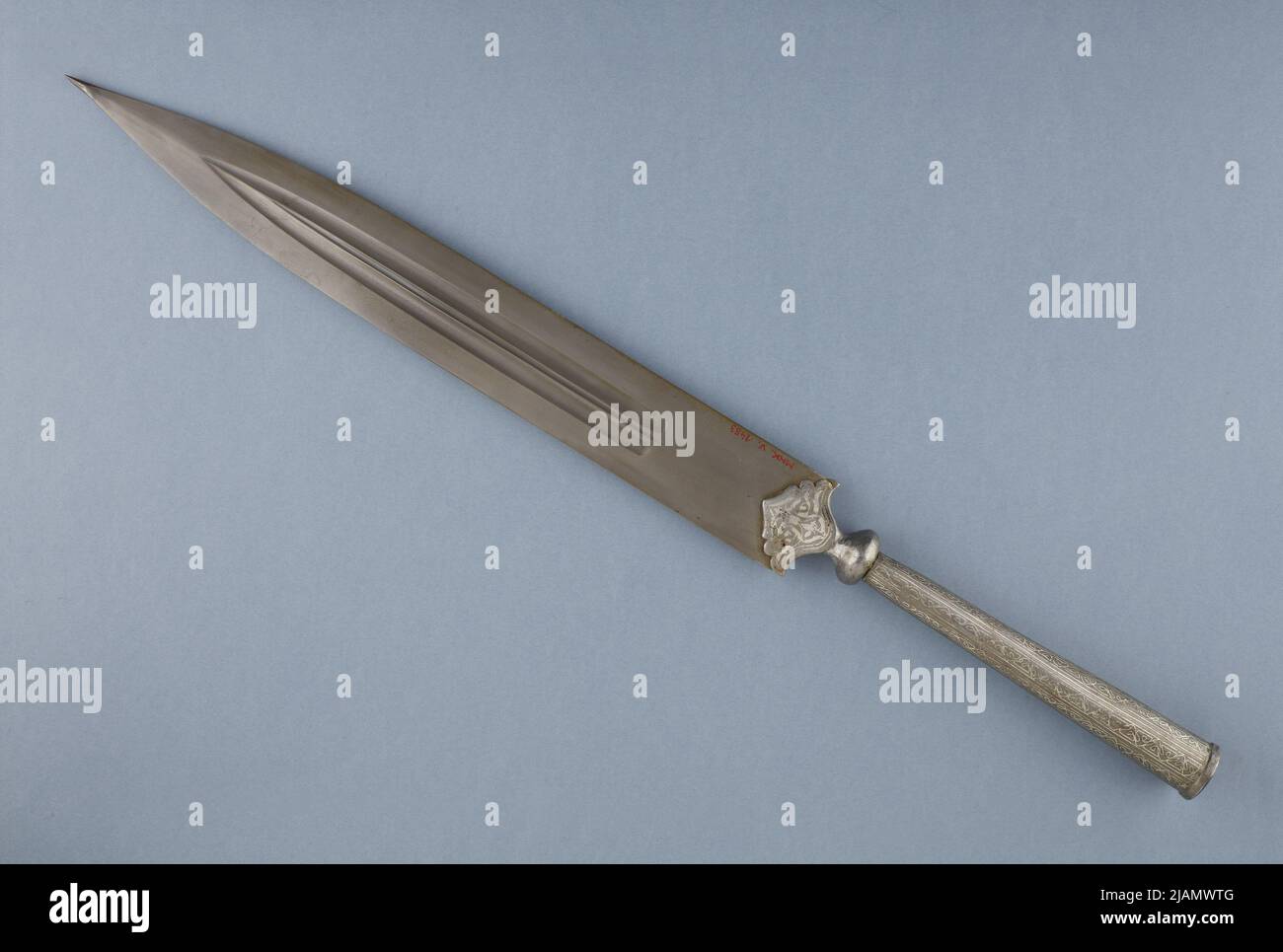 Crossbow arrow point hi-res stock photography and images - Alamy